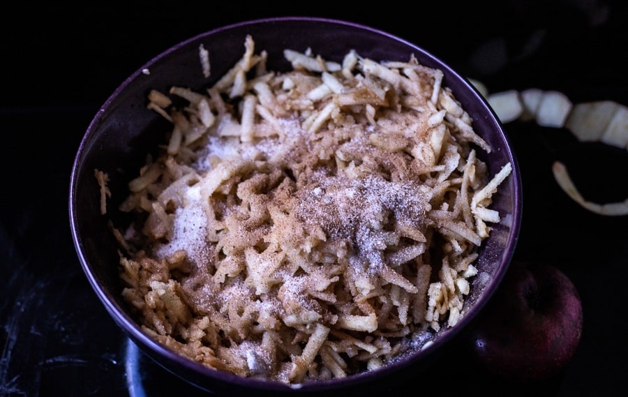 Croatian Lazy Apple Pie (Lijena Pita s Jabukama) | Chasing the Donkey