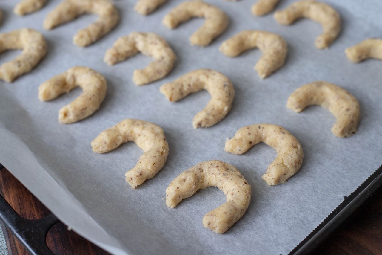 Croatian Vanilla Crescent Cookies Recipe (Vanilin Kiflice)